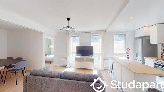 Appartement à louer - Centre Ville, Reims - 1 pièce - 4 chambres