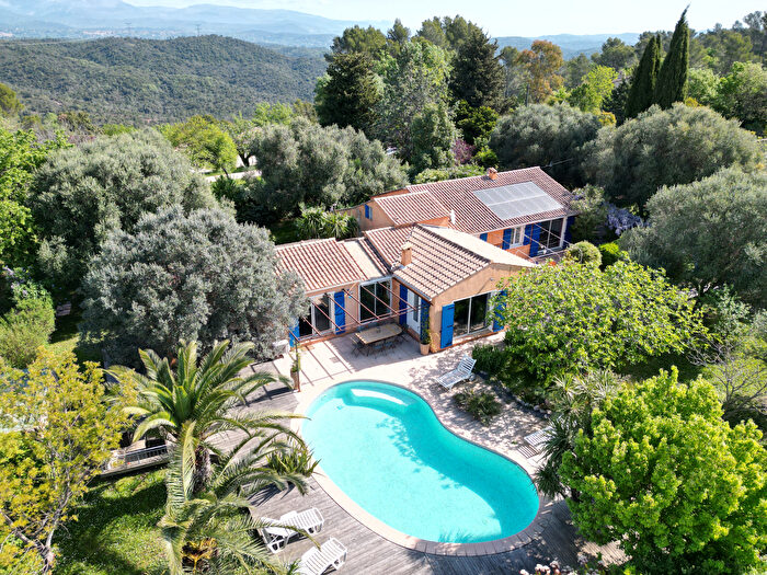 Bagnols-en-Forêt - Maison 6 pièces à vendre