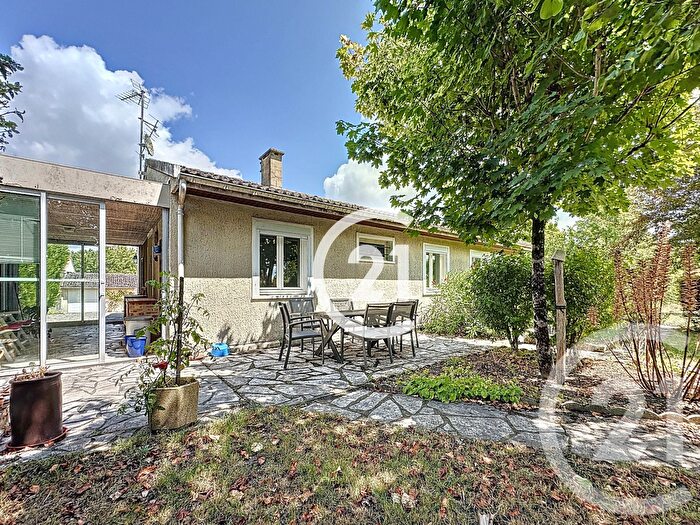 Maison à vendre - Châteaubernard - 4 pièces - 3 chambres