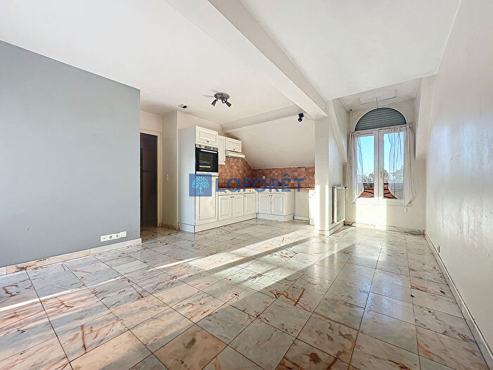 Sainte-Geneviève-des-Bois, Hôtel de Ville : Appartement 2 pièces à louer