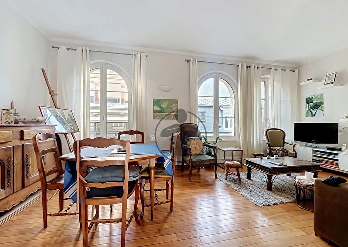 Appartement 5 pièces à Saint-Quentin, Centre-ville, à vendre