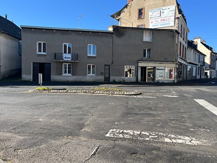 Mauriac : Maison 9 pièces à vendre
