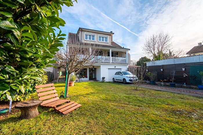 Champs-sur-Marne, Bords de Marne : Maison 10 pièces à vendre