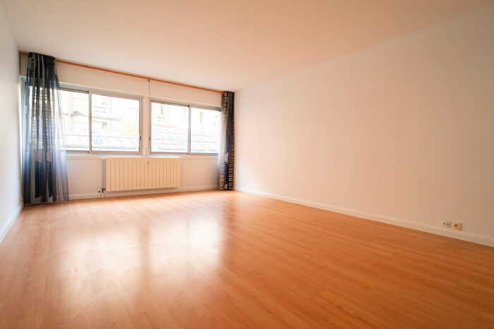 Appartement à louer - Chambéry, Centre-ville - 2 pièces - 1 chambre