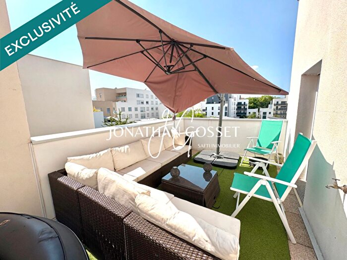 Appartement à vendre - Poissy, La Coudraie - 5 pièces - 4 chambres