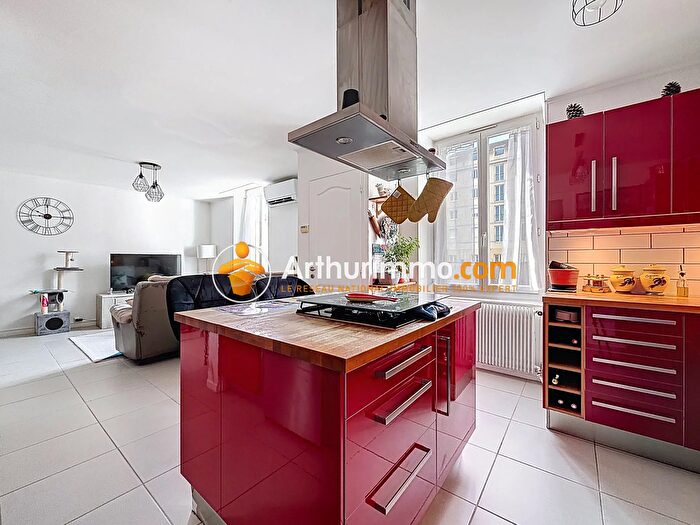 Appartement 5 pièces à Bourgoin-Jallieu, Centre-ville, Pont Saint-Michel, à vendre