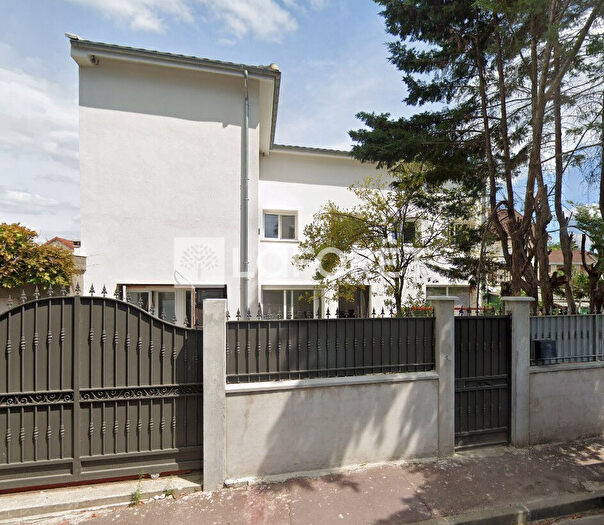 Maison à vendre - Gagny, Plateau, Franceville - 8 pièces - 6 chambres