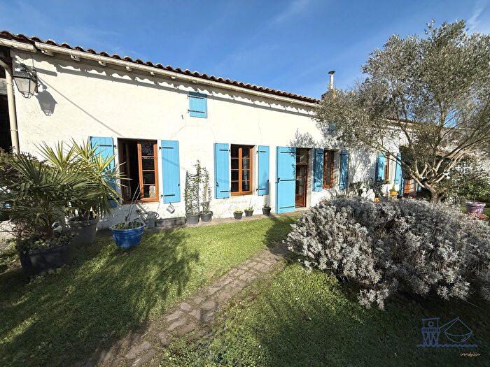 Maison à vendre - Saint-Dizant-du-Gua - 8 pièces - 4 chambres