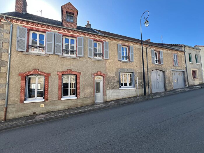 Maison à vendre - Magnac-Laval - 8 pièces - 4 chambres