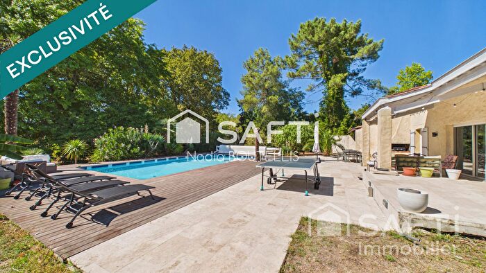 Saint-Aubin-de-Médoc : Maison 7 pièces à vendre