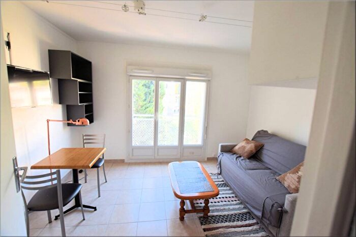 Appartement à louer - Centre Ville, Aix-en-Provence - 1 pièce