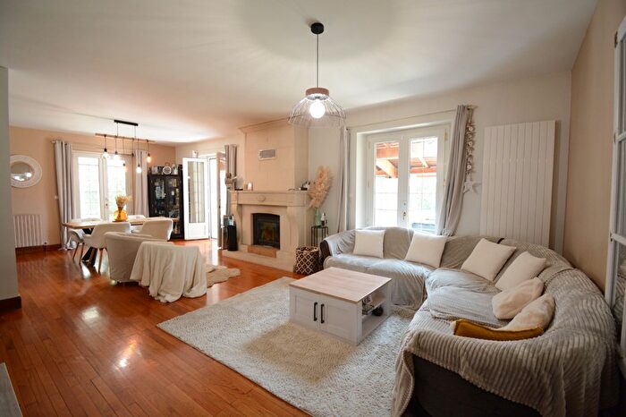 Maison à vendre - La Rochefoucauld - 7 pièces - 4 chambres