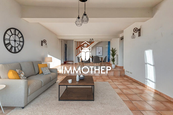 Appartement à vendre - Saint-Nazaire-les-Eymes - 6 pièces - 4 chambres