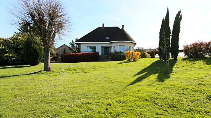 Maison à vendre - Saint-Victor - 9 pièces - 6 chambres