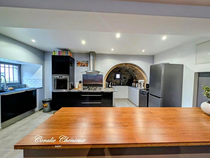 Maison 11 pièces à Bort-les-Orgues, à vendre