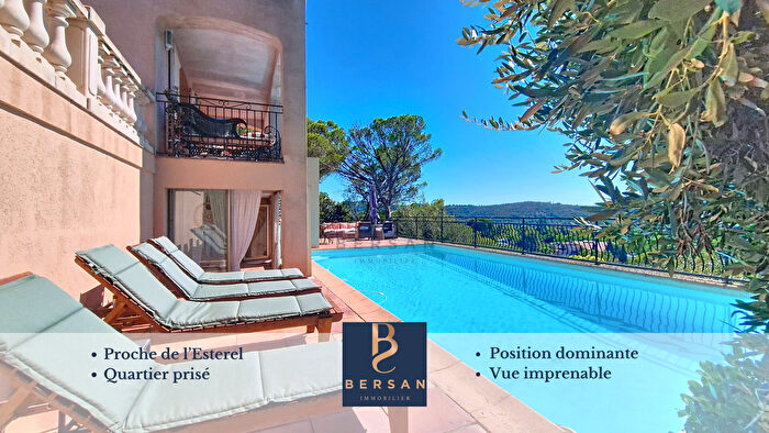 Maison à vendre - Saint-Raphaël - 7 pièces - 5 chambres