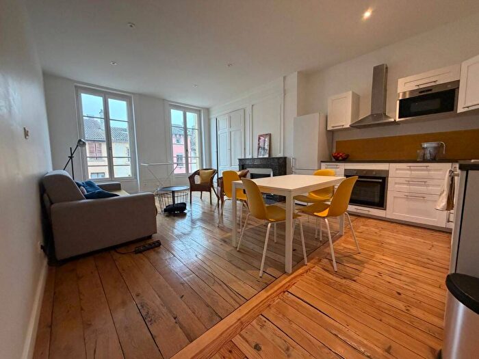 Appartement à louer - centre Ville-La Chartonnière-La Barre, Villefranche-sur-Saône - 3 pièces - 1 chambre