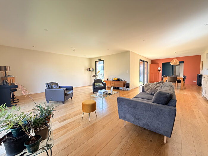 Maison à vendre - Saint-Georges-lès-Baillargeaux - 6 pièces - 4 chambres