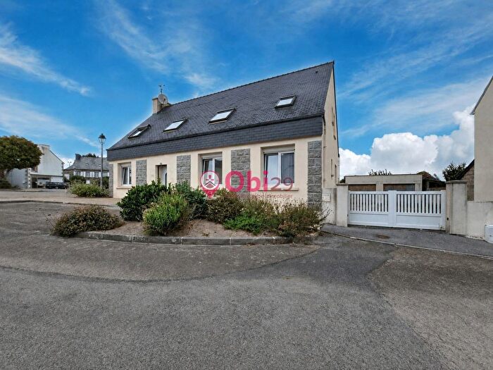 Maison 7 pièces à vendre à Saint-Goazec