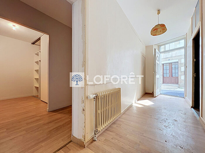 Maison 12 pièces à La Chapelle-Saint-Laurent, à vendre