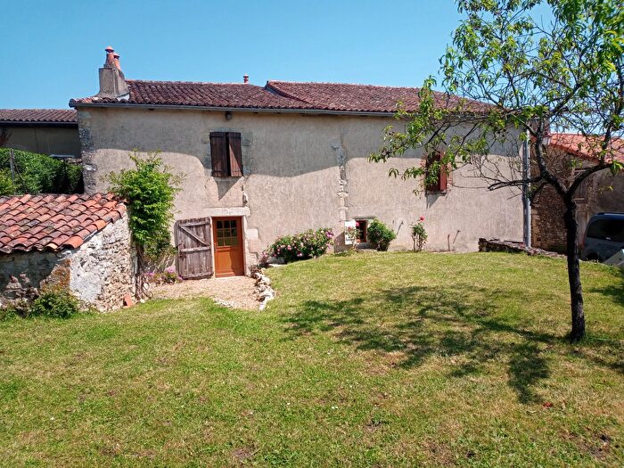 Maison à vendre - Charroux - 10 pièces - 4 chambres