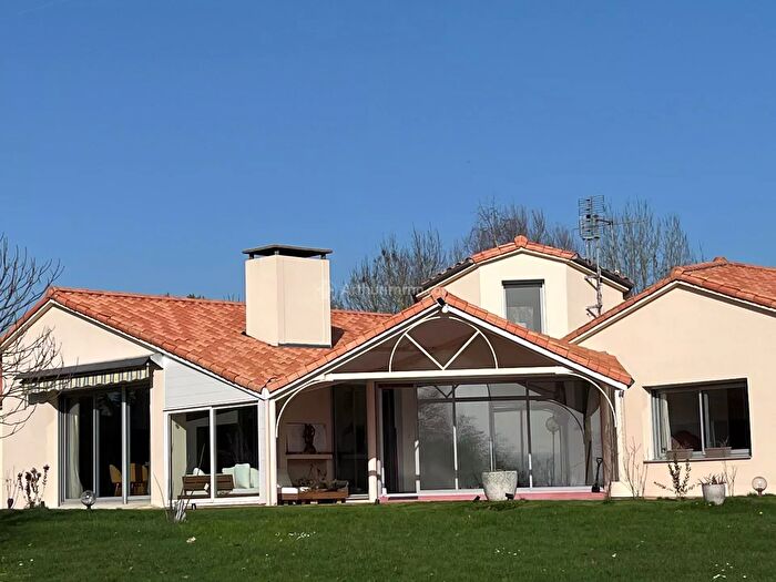 Maison à vendre - Chantonnay - 6 pièces - 4 chambres