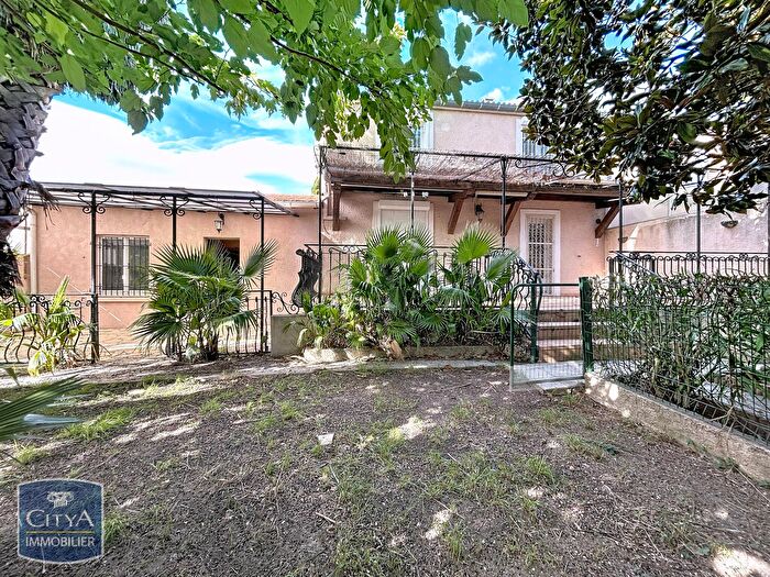 Maison à vendre - Milhaud - 5 pièces - 3 chambres