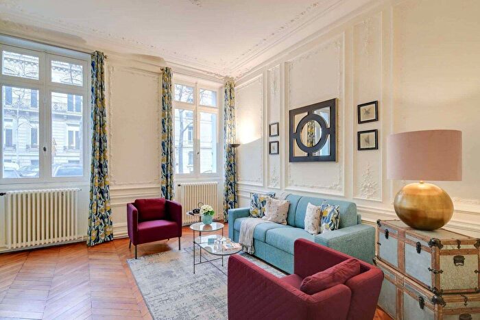 Appartement à louer - Parc Monceau, Paris ème arrondissement - 4 pièces - 2 chambres