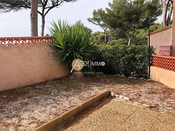 Appartement à louer - Beaucours-La Gorguette-La Morvenede, Sanary-sur-Mer - 2 pièces - 1 chambre