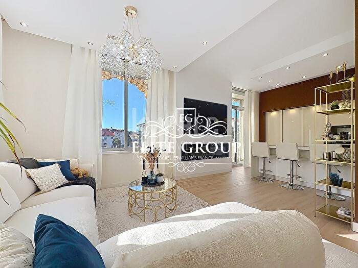 Cannes, Pointe Croisette : Appartement 4 pièces à vendre