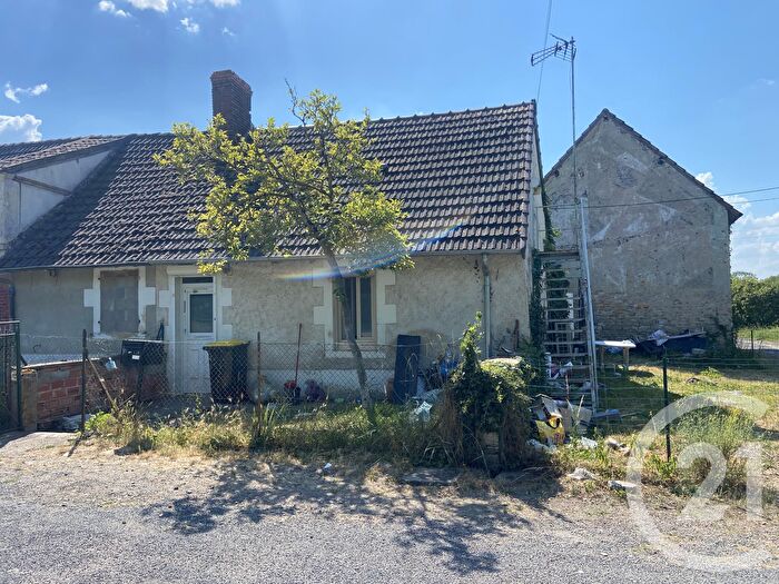 Saint-Pierre-le-Moûtier : Maison 2 pièces à vendre