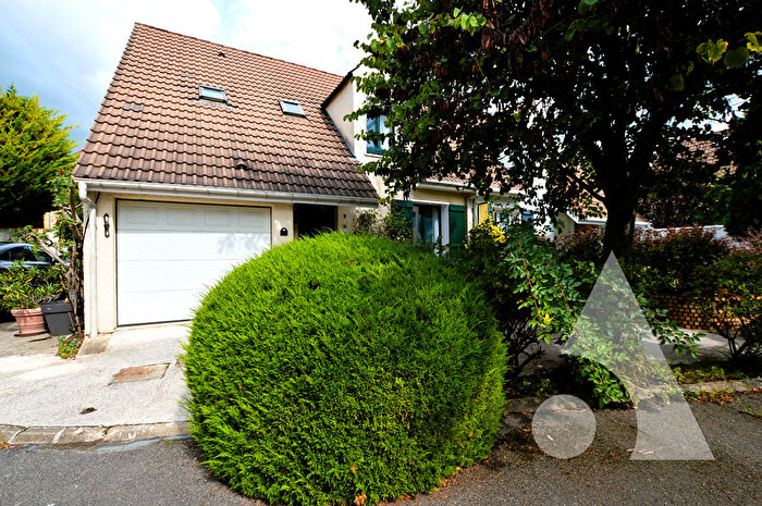 Maison 5 pièces à Saint-Leu-la-Forêt, Centre-ville, à vendre