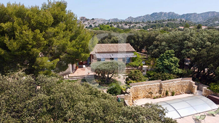 Maison à vendre - Aureille - 5 pièces - 4 chambres