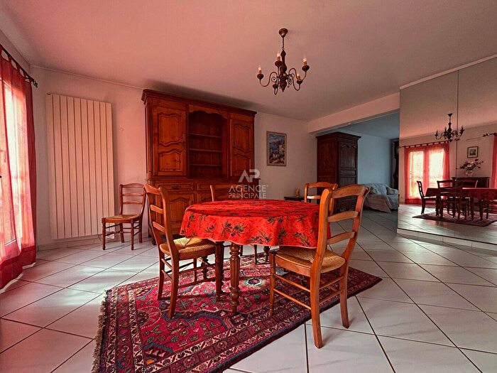 Appartement à louer - Les Capucines, Poissy - 4 pièces - 2 chambres