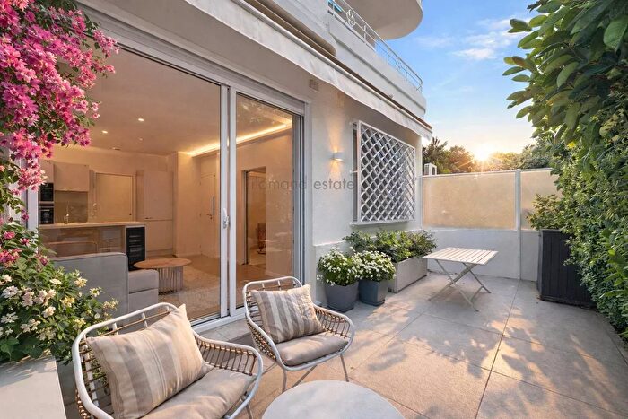 Appartement à vendre - Cannes, Pointe Croisette - 3 pièces - 2 chambres