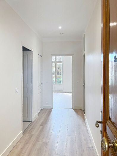 Appartement à louer - Nîmes, Carmes - 5 pièces - 4 chambres