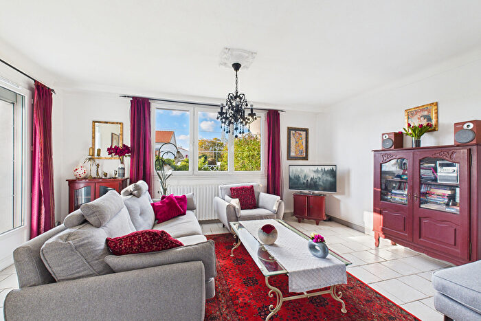 Maison à vendre - La Roche-sur-Yon, Le Bourg sous la Roche - 5 pièces - 3 chambres