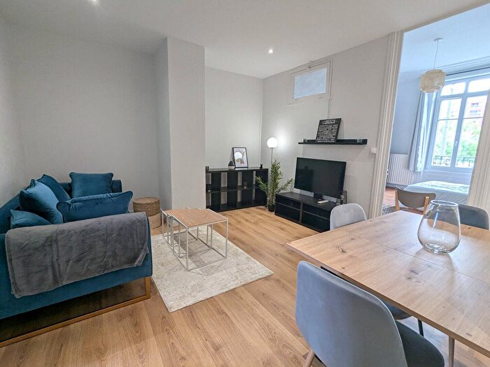 Appartement à louer - Bellevue-Solaure, Saint-Étienne - 4 pièces - 3 chambres