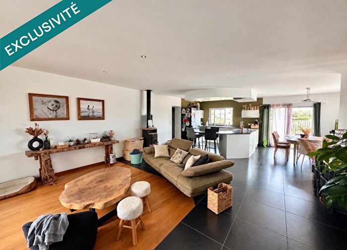 Maison 5 pièces à Saint-Urbain, à vendre