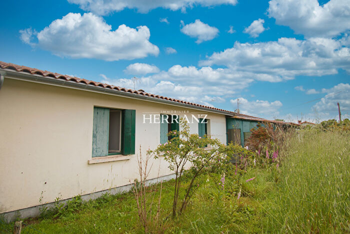 Maison à vendre - Les Églisottes-et-Chalaures - 7 pièces - 3 chambres