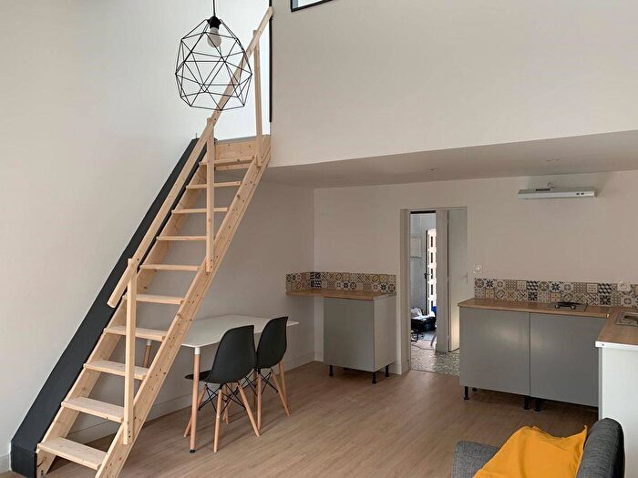 Appartement à louer - Crêt de Roc, Saint-Étienne - 1 pièce