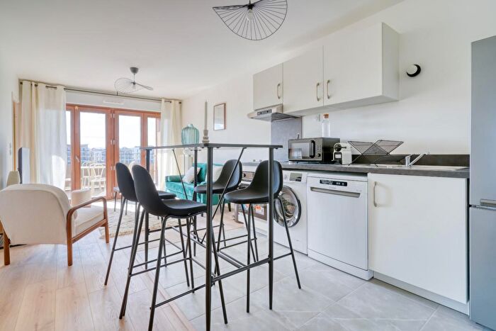 Bussy-Saint-Georges, Clos, Tillet, Génitoy, Golf : Appartement 1 pièce à louer