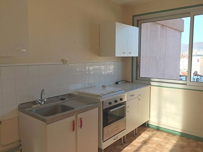 Appartement à louer - Clermont-Ferrand, Delille, Cathédrale, La Gare - 4 pièces - 2 chambres