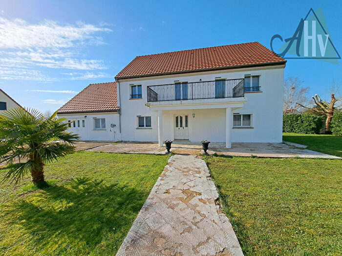 Maison à vendre - Saint-Florentin - 9 pièces - 5 chambres