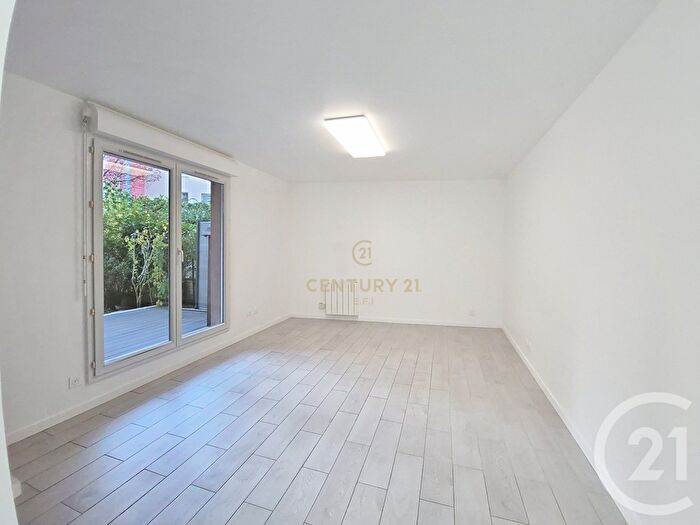 Appartement à louer - Noisy-le-Grand, Centre-ville - 1 pièce