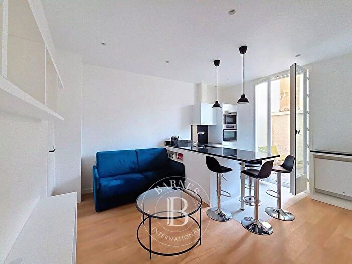 Appartement à louer - Saint Thomas dAquin, Paris ème arrondissement - 2 pièces - 1 chambre