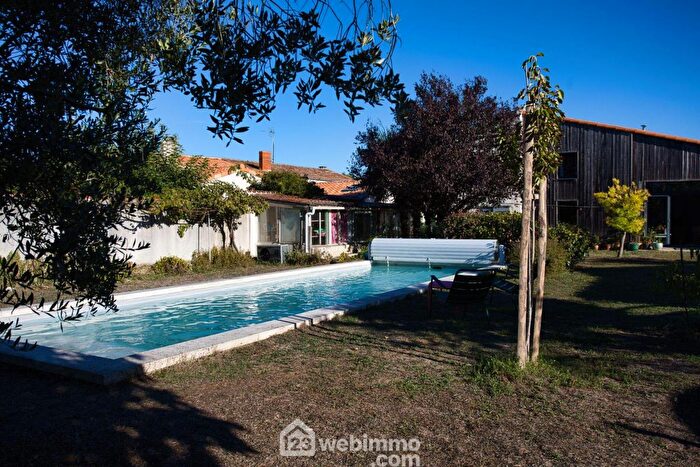 Maison 8 pièces à Marsilly, à vendre