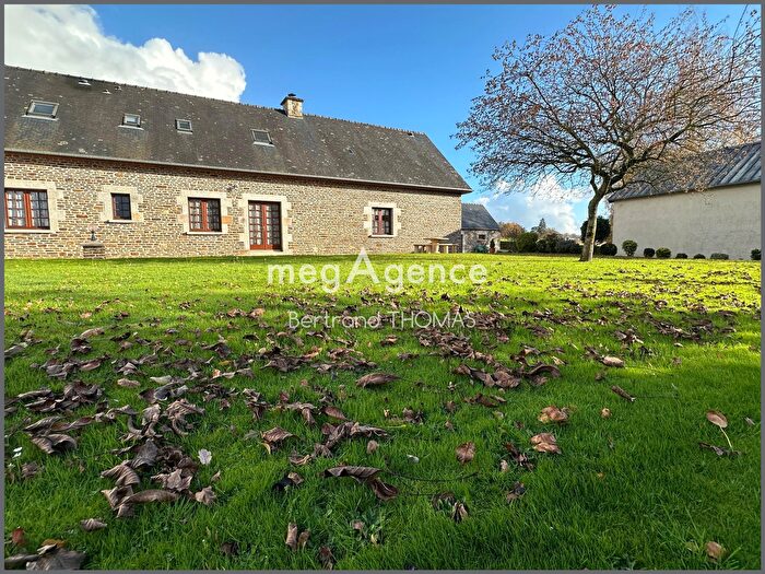 Saint-Brice-en-Coglès : Maison 8 pièces à vendre