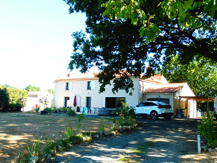 Saint-Hilaire-le-Vouhis - Maison 5 pièces à louer
