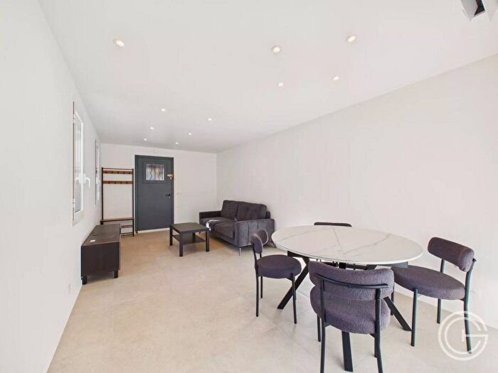 Appartement à louer - Castagniers - 2 pièces